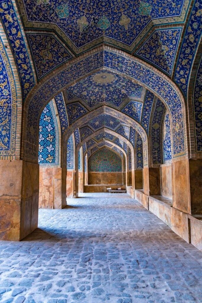 A Guide to Iran’s Colors: Blue, Turquoise, and Desert Gold - Friendlyiran
